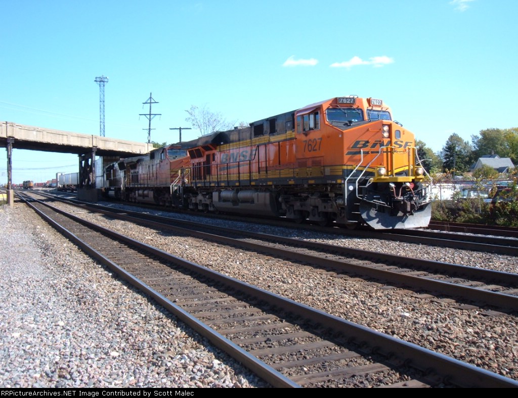 BNSF 7627 & 5404 & UP 5121